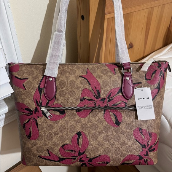 Coach | Bags | Coach Gallery Tote Bag In Signature Canvas With Bow ...